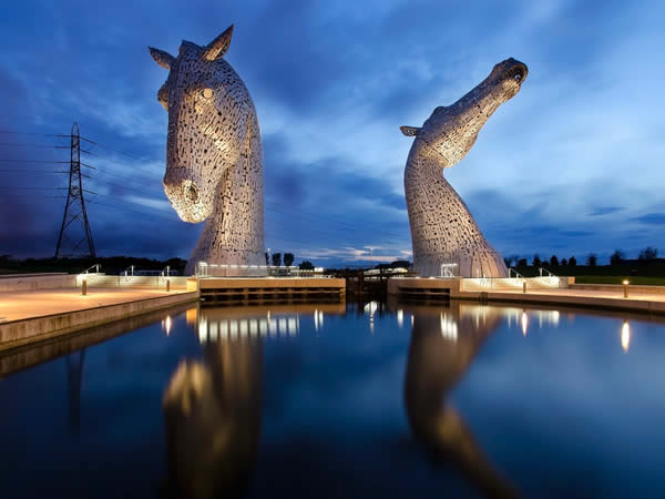 20 vreemde standbeelden